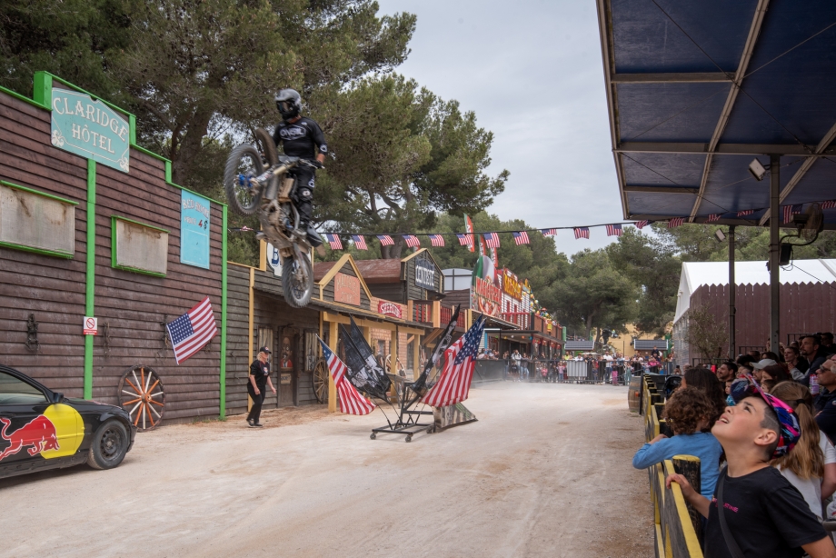 Attraction Spectacle Stuntman show - Magic Park Land